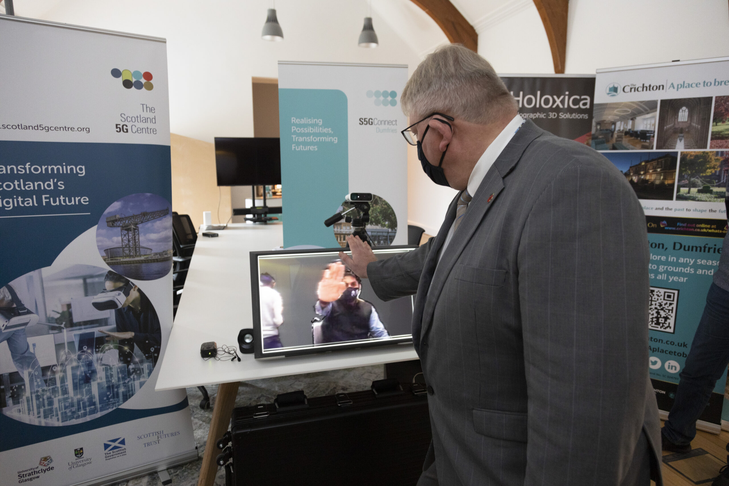 S5GC & COP-26 - 3D Video-conferencing demos, remote-controlled robotics ...